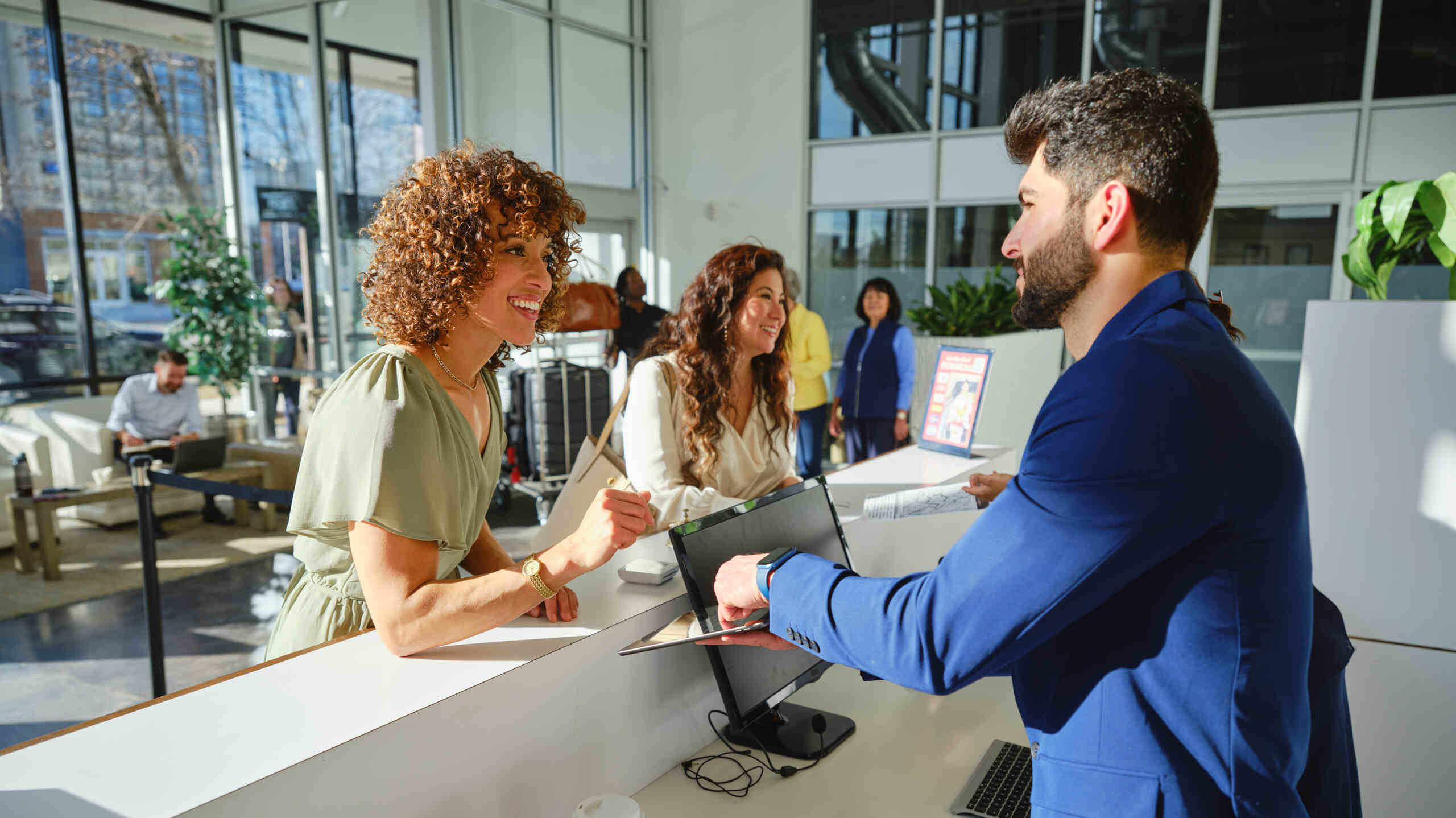 What does a front of house manager do? - Glion